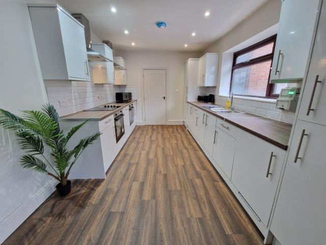 Room at Greenway Road, Runcorn