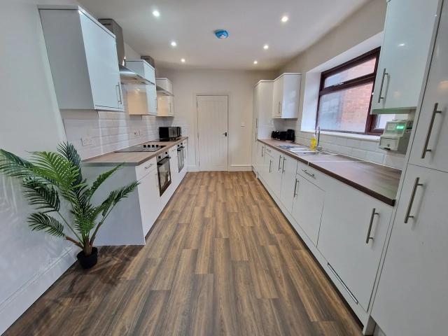 Room at Greenway Road, Runcorn