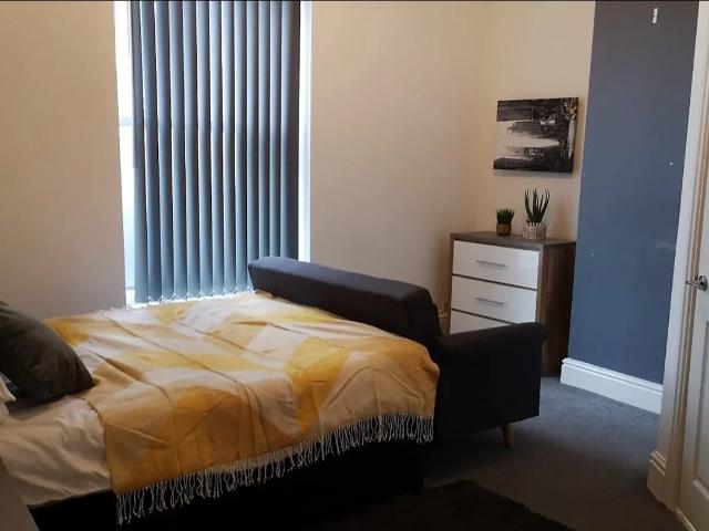 Room at Grey Street, Hull
