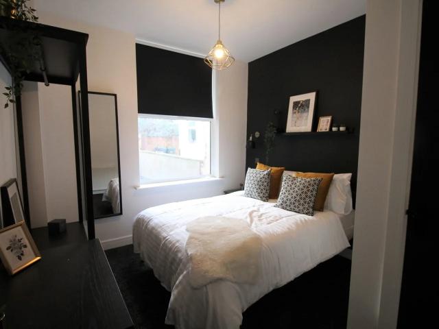 Room at Grey Street, Hull