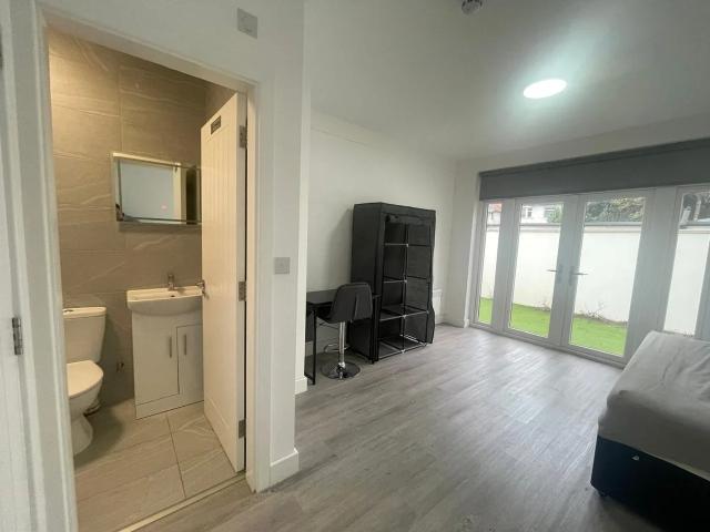 Room at Greyhound Hill, Greater London