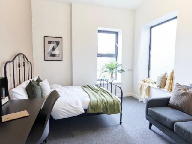 Room at Grindell Road, Bristol