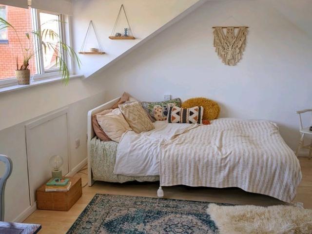 Room at Grindell Road, Bristol