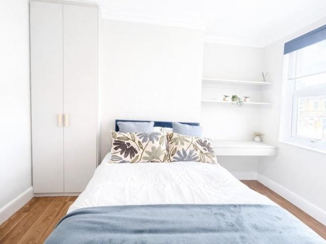 Room at Griffin Road, Greater London
