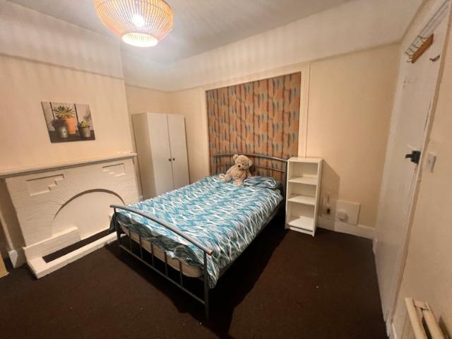 Room at Griffiths Road, Greater London