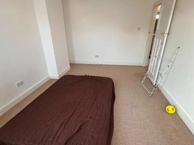 Room at Grittleton Road, Bristol