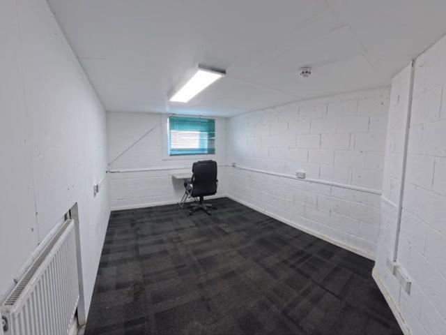Room at Grosvenor Way, Greater London