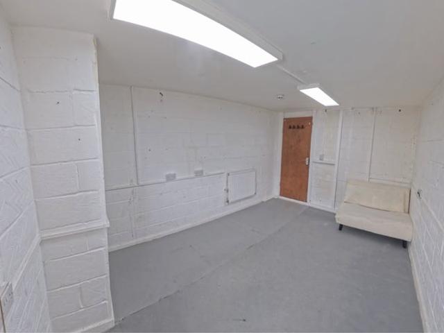 Room at Grosvenor Way, Greater London