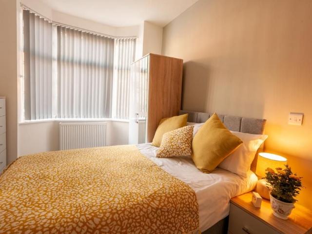 Room at Grosvenor Avenue, Greater London