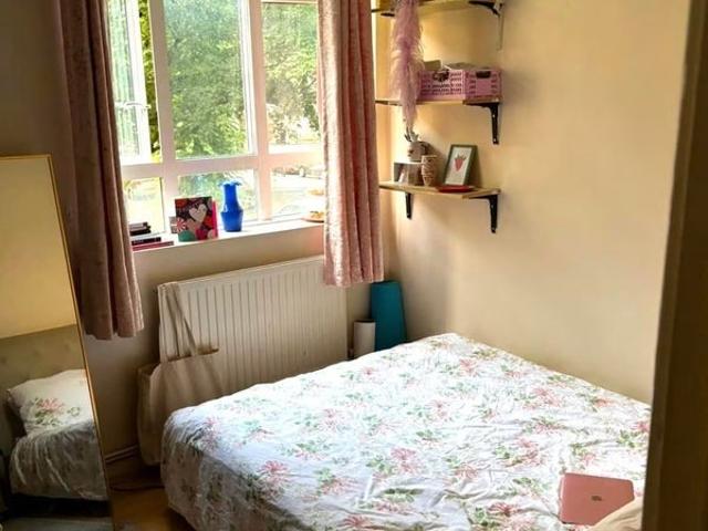 Room at Grosvenor Avenue, Greater London