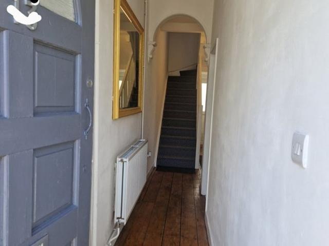 Room at Grosvenor Road, Bristol