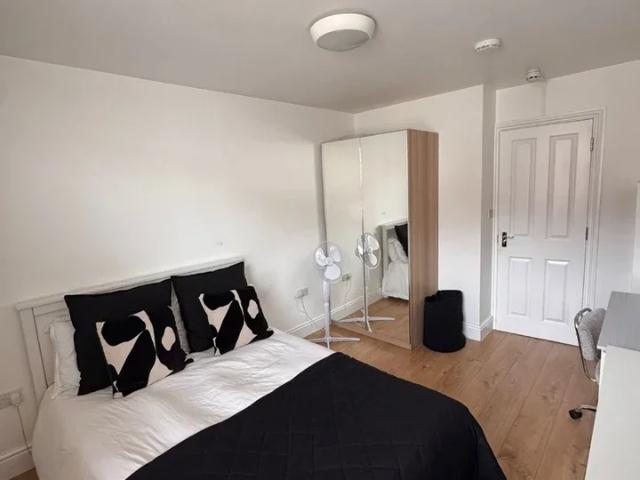 Room at Grosvenor Road, Greater London