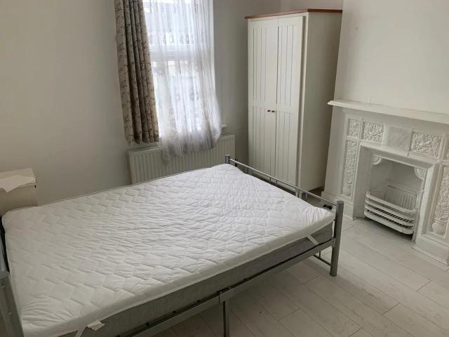 Room at Grosvenor Road, Greater London