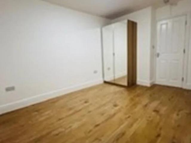 Room at Grosvenor Road, Greater London