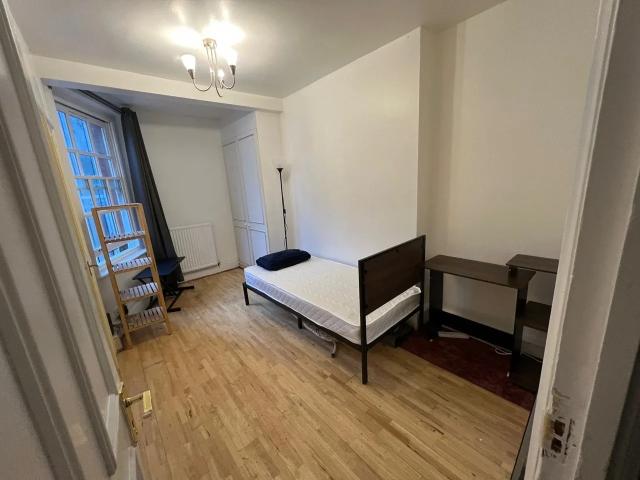 Room at Grove End Road, City of Westminster