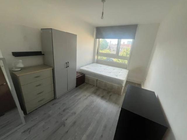 Room at Grove Hill Road, Greater London