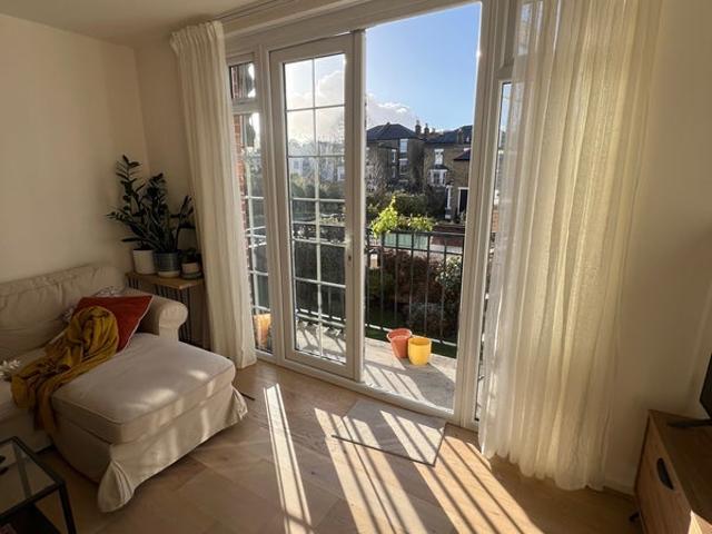 Room at Grove Lane, Greater London