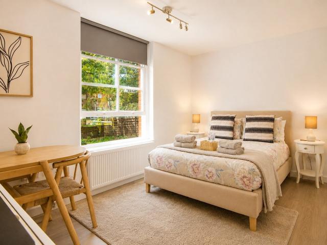 Room at Grove Lane, Greater London