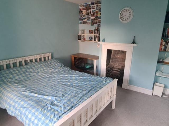 Room at Grove Road, Bristol