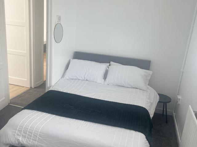 Room at Grove Road, Greater London