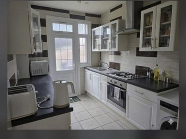 Room at Grove Road, Greater London