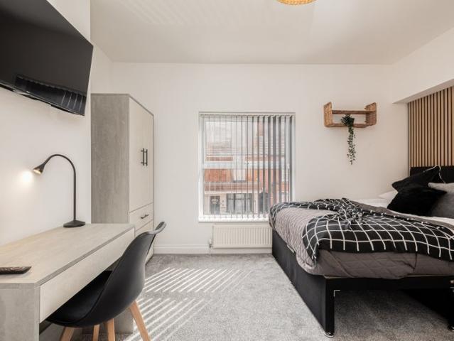 Room at Grove Road, Nuneaton and Bedworth