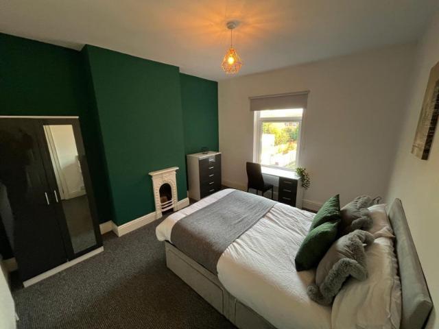 Room at Grove Road, Nuneaton and Bedworth