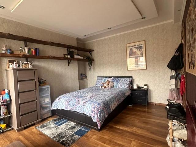 Room at Grove Street, Greater London