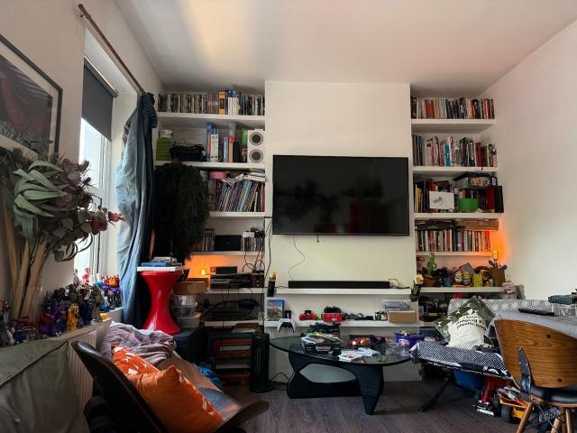 Room at Grove Vale, Greater London