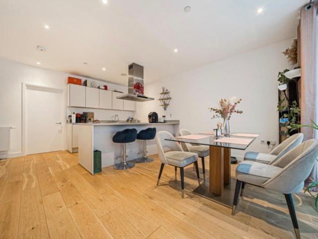 Room at Hubbard Street, Greater London