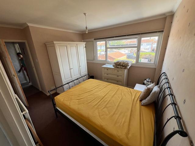 Room at Humber Way, Slough