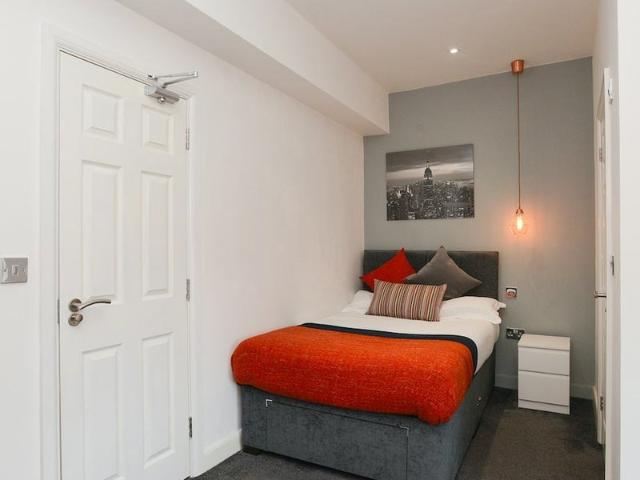 Room at Humber Road, Nottingham