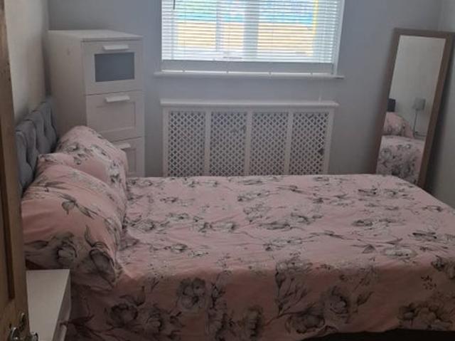 Room at Hunsdon Road, Greater London