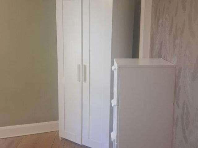 Room at Hunsdon Road, Greater London