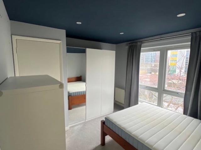 Room at Hunt Close, Greater London