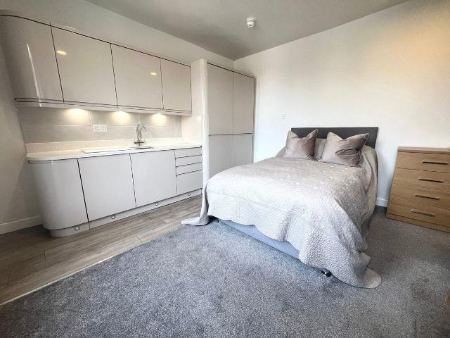 Room at Hunt Street, Swindon