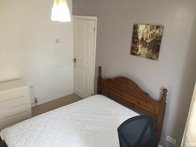 Room at Hunters Way, Bristol