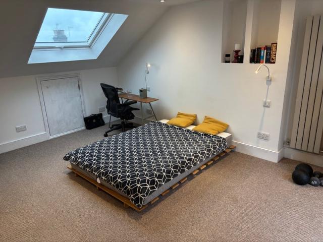 Room at Huntingdon Road, Greater London