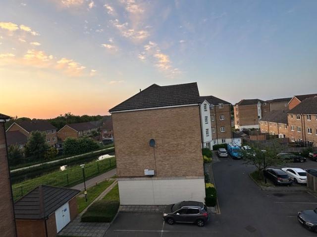 Room at Huron Road, Broxbourne