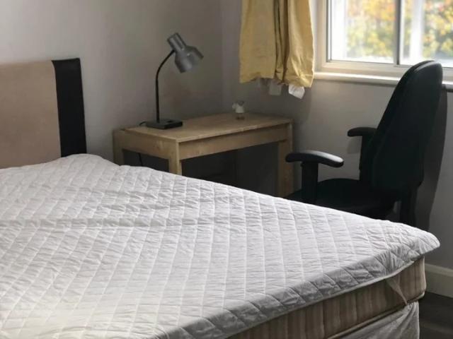 Room at Hurworth Avenue, Slough