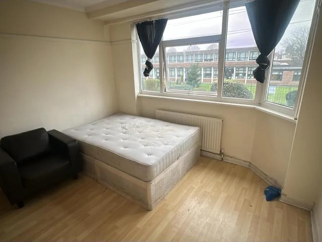 Room at Huxley Drive, Greater London