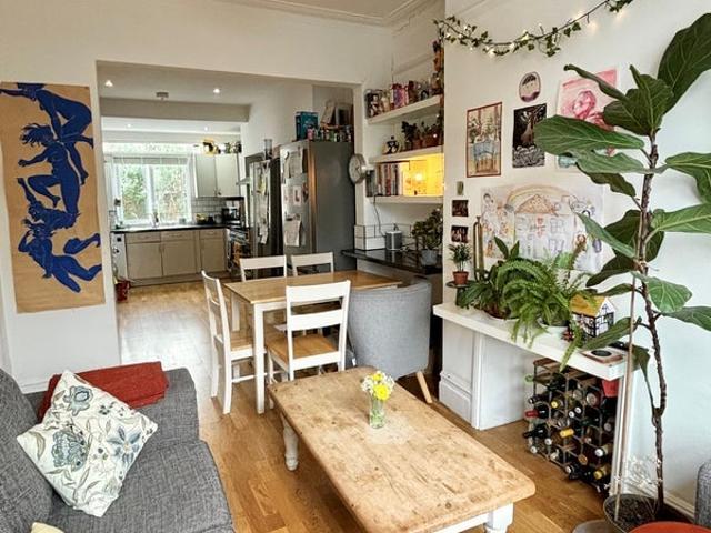 Room at Huyton Road, Bristol