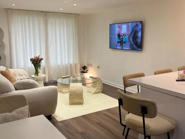 Room at Hyde Grove, Dartford