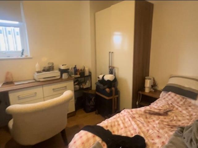 Room at Hyde Terrace, Leeds