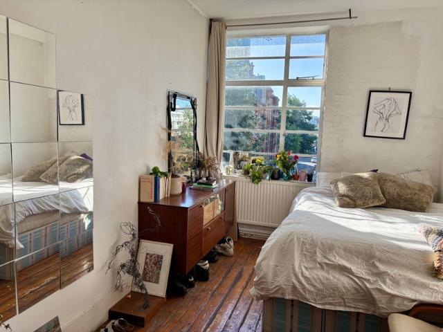 Room at Hackney Road, Greater London