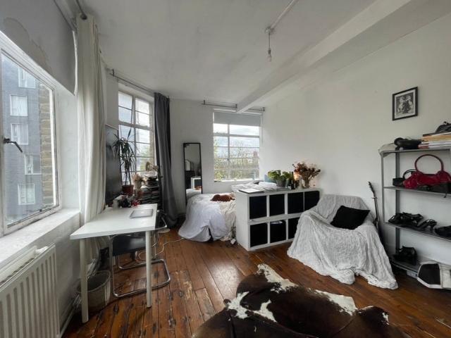 Room at Hackney Road, Greater London