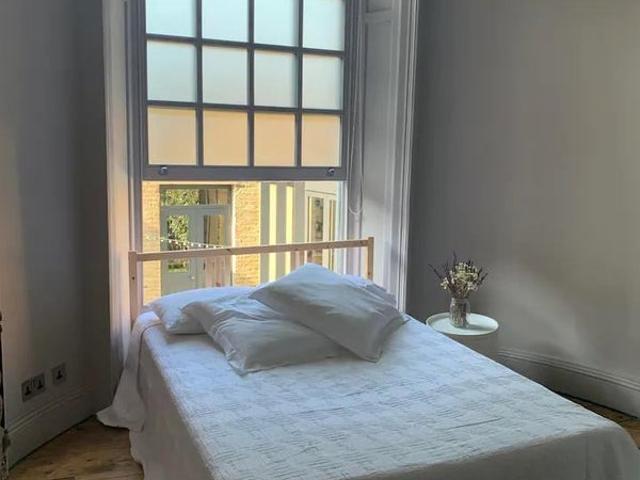 Room at Hackney Road, Greater London