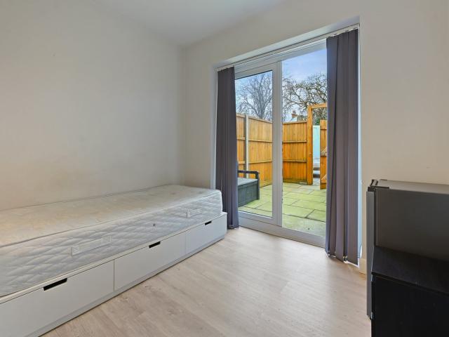 Room at Hagden Lane, Watford