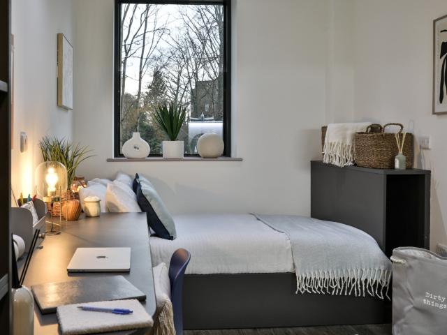 Room at Hagley Road, Birmingham