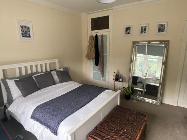 Room at Hagley Road, Birmingham